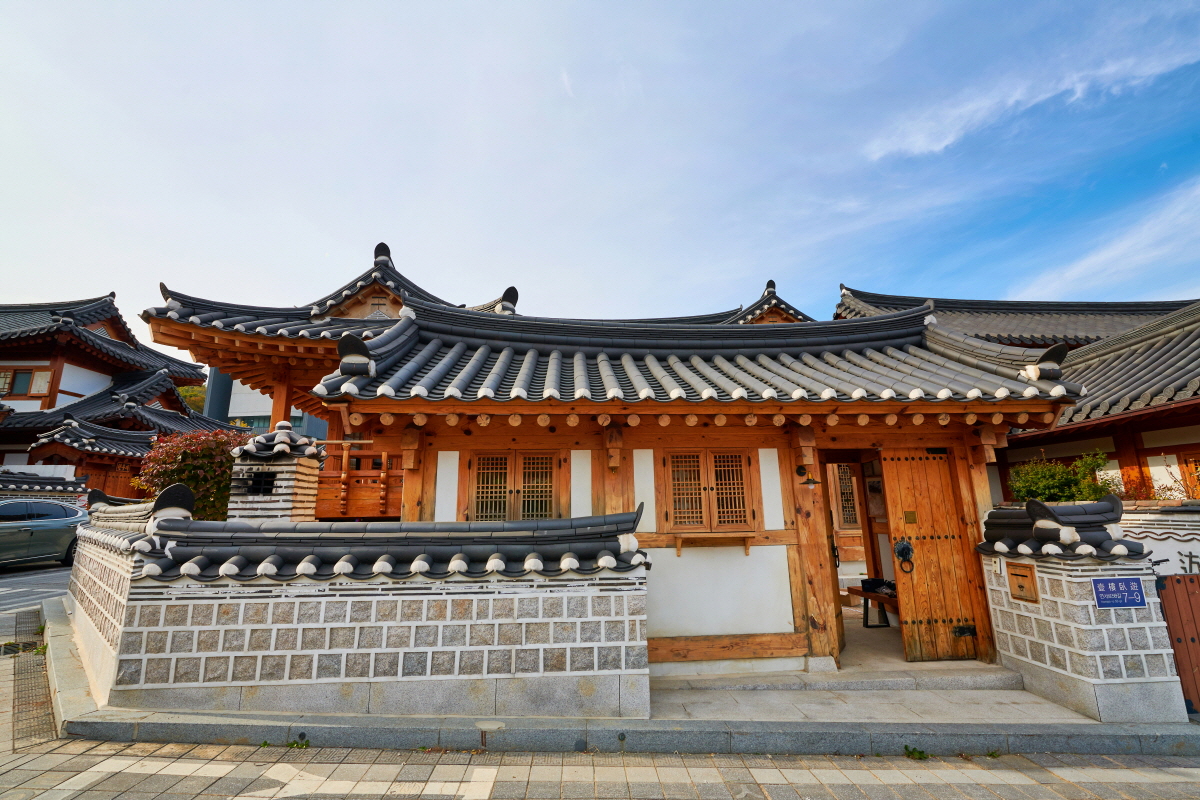 K-综艺中的韩屋，静谧优雅散发魅力 : VISITKOREA :: 和你同乐的韩流